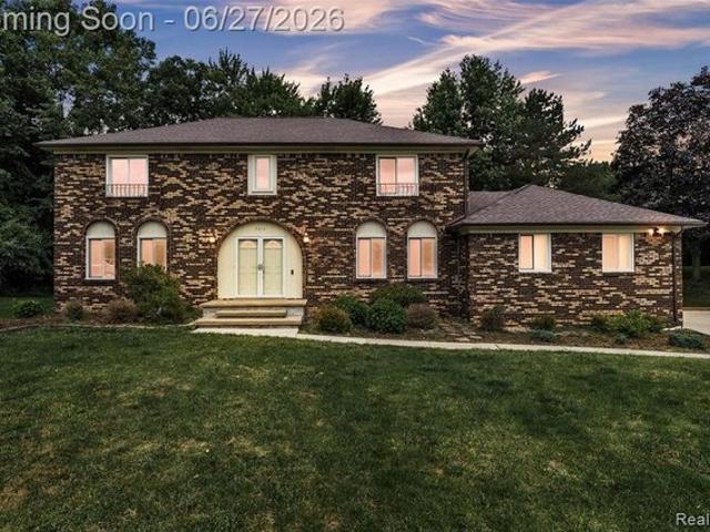 5310 Pond Bluff Dr, West Bloomfield Township, MI 48323