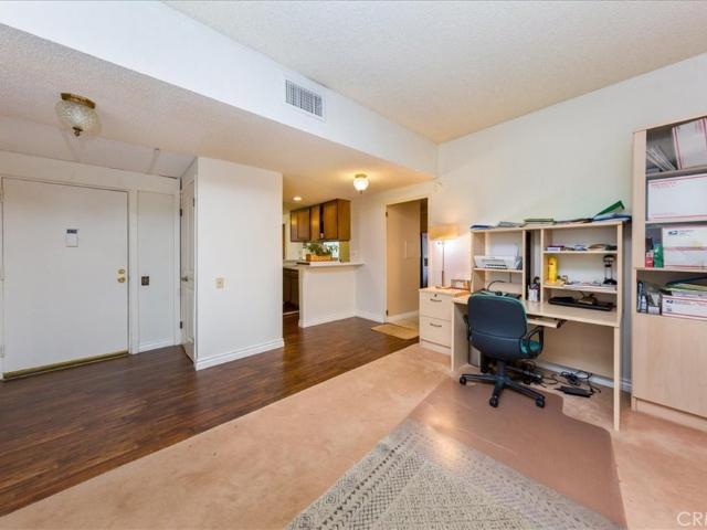 5310 Zelzah Unit 114