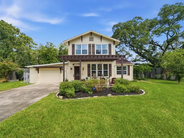 5313 Palm Dr, Dickinson, TX 77539