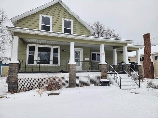 531 6th Ave, Menominee, MI 49858