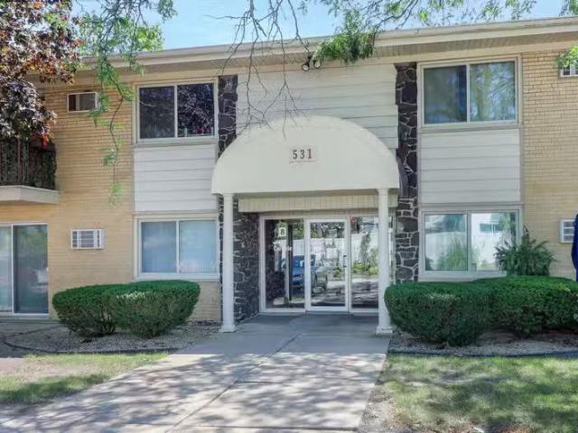 531 CARLYSLE DR APT 2, CLARENDON HILLS, IL 60514 Condo/Townhom.