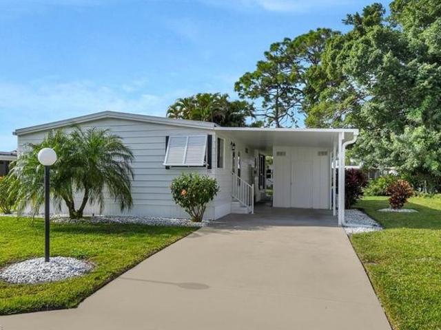 531 Charlemagne Blvd, Naples, FL 34112