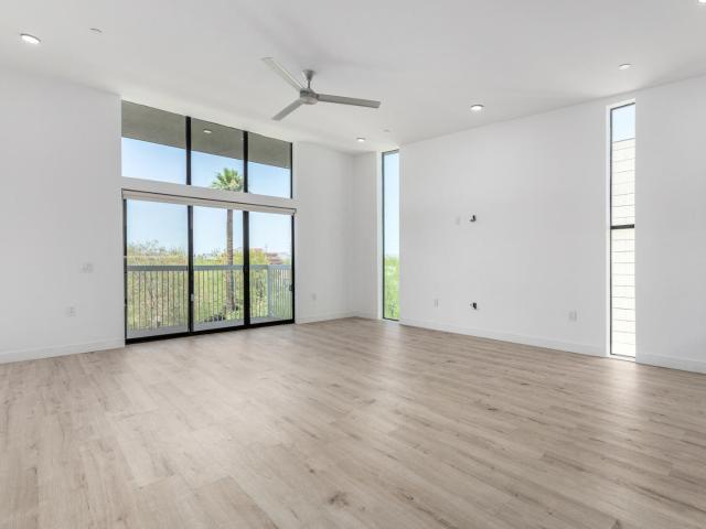 531 E Willetta # 301