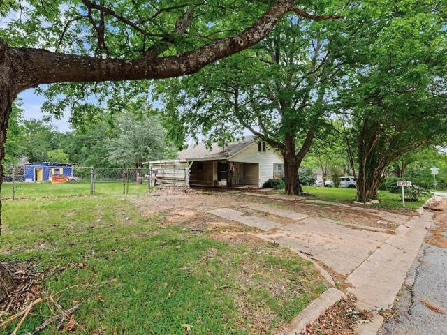 531 E Day Street