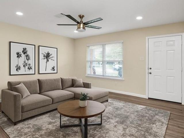 531 Edgebrook Dr, Houston, TX 77034