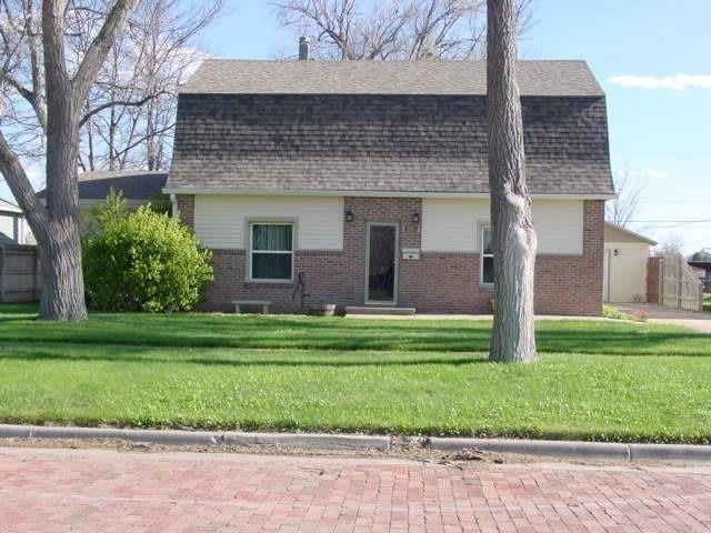 531 W 10th St, Goodland, KS 67735