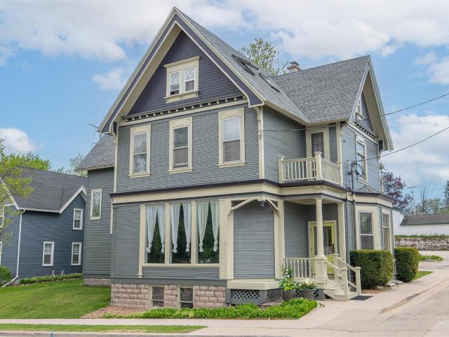 531 W Grand Ave