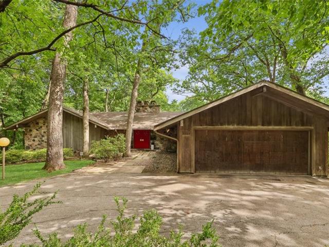 5324 Robertson Dr, Des Moines, IA 50312