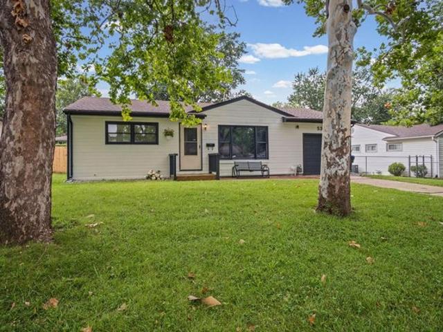 5325 SW 15th St, Topeka, KS 66604