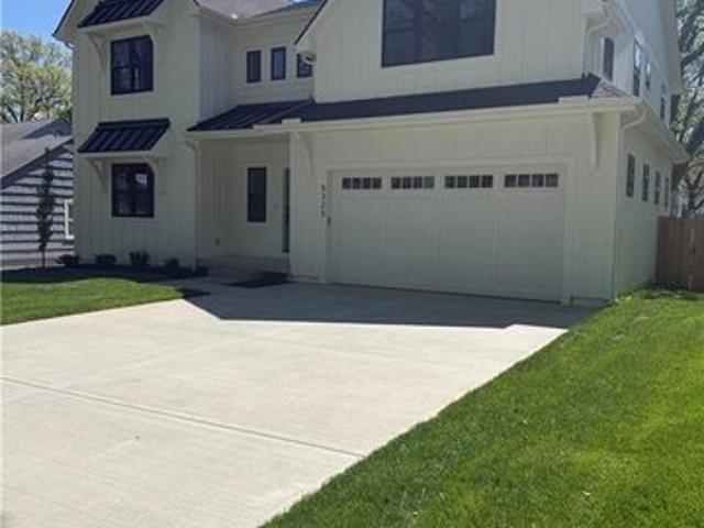 5325 W 72nd St, Prairie Village, KS 66208