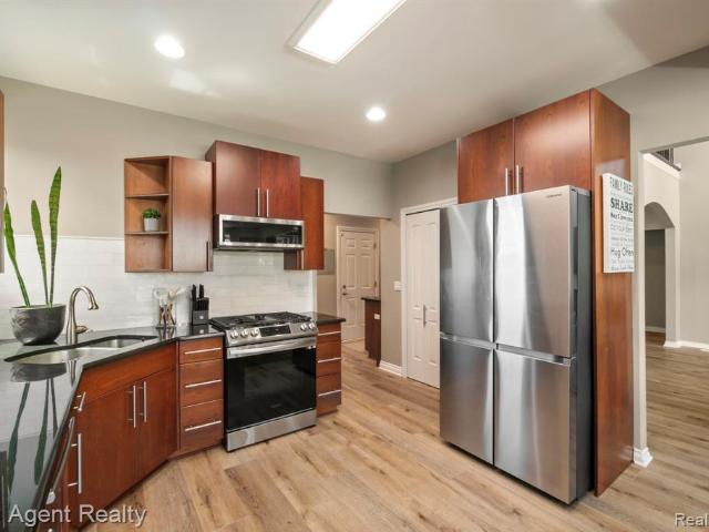 53268 Kakos Drive
