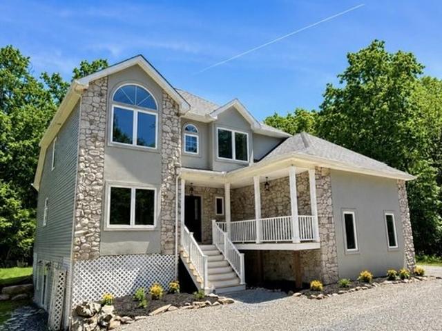 5327 Maple Ln, Cresco, PA 18326