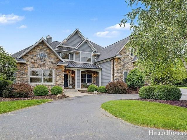 5327 Canyon River Dr NE, Ada, MI 49301
