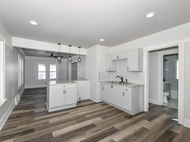 5327 W Wright St, Milwaukee, WI 53210