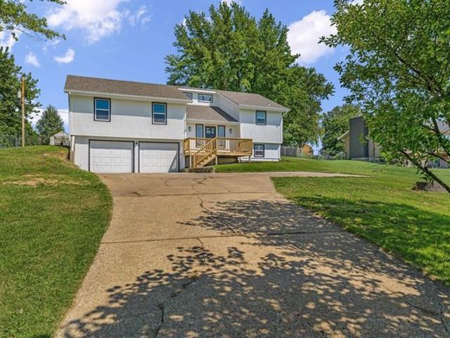 5328 NW Green Hills Rd, Topeka, KS 66618