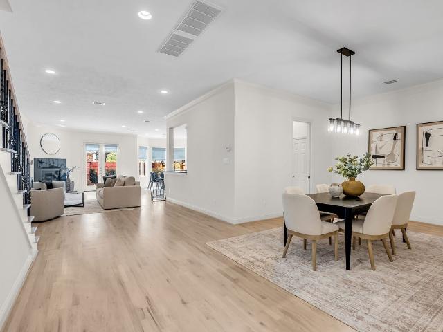 5329 McCulloch Cir, Houston, TX 77056 | Compass
