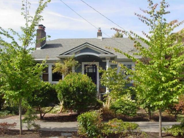 5329 9th Ave NE, Seattle, WA 98105