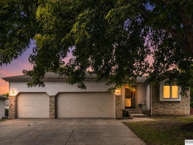 5320 NW Tudor Ln, Lincoln, NE 68521