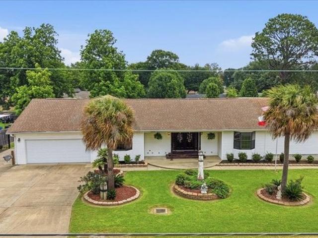 5320 Lincoln Ave, Groves, TX 77619