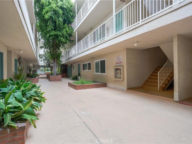 5320 Zelzah Ave, Unit 201, Encino, CA 91316 | MLS #SR26125