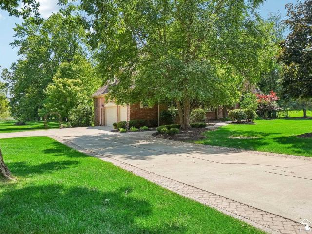 5322 N Meadow Court
