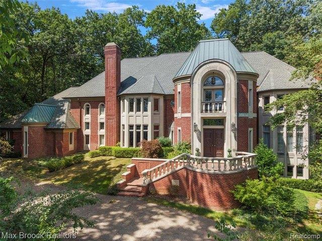 5322 Abbey Rd, Oakland Township, MI 48306