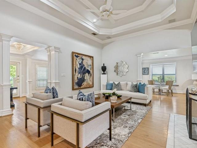 5322 W Mockingbird Ln, Dallas, TX 75209