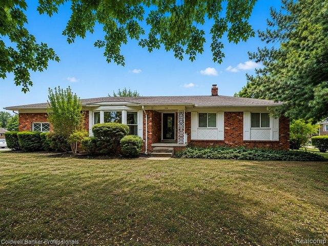 53238 Saturn Dr, Shelby Township, MI 48316