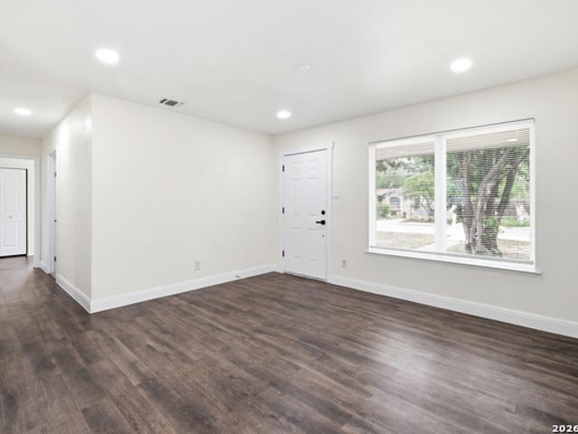 5323 El Paso St