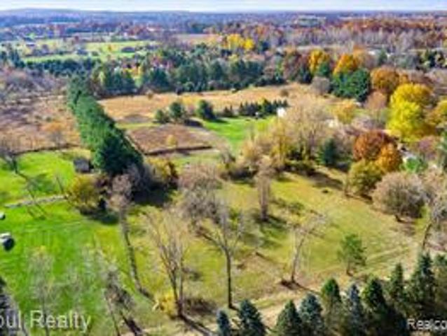 5323 Hickory Dr Hickory Drive