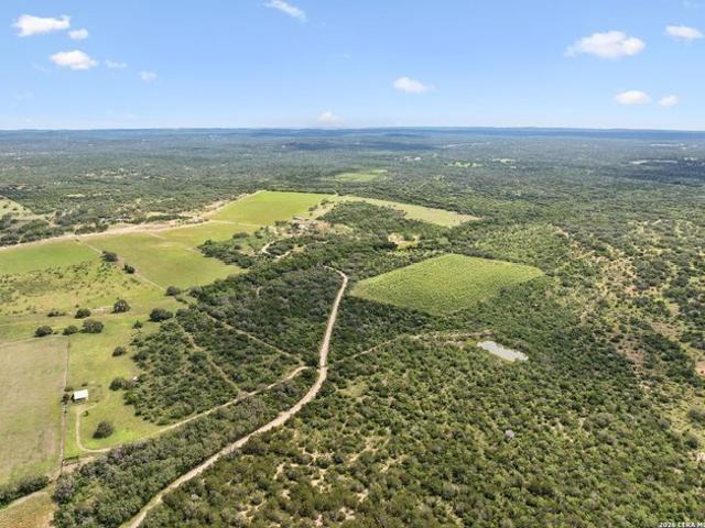 532 County Road 3401, Hondo, TX 78861