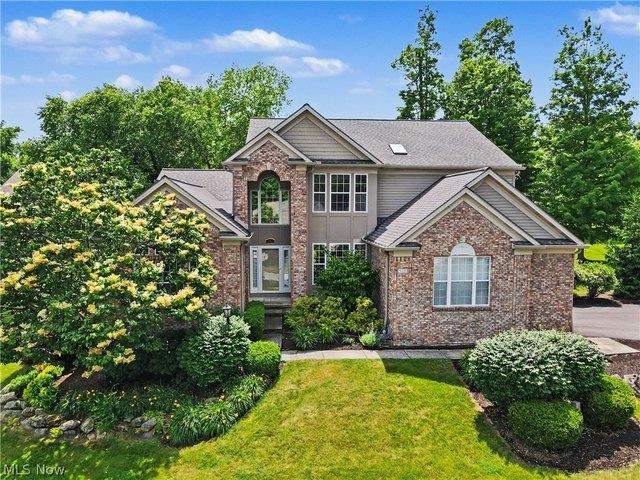 532 Covington Ln, Chagrin Falls, OH 44023