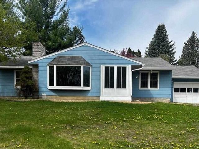 532 Capitol Dr, Saint Peter, MN 56082