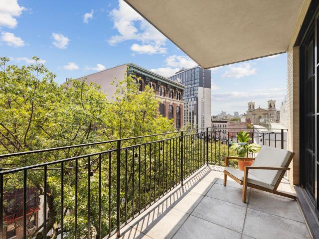 532 CLINTON Avenue 6B