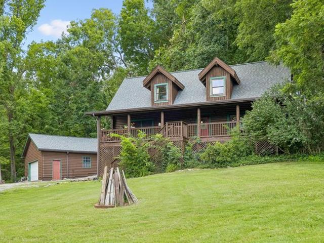 532 Cummings Ln, Cottontown, TN 37048