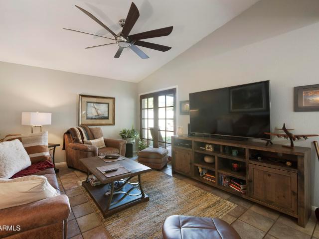 532 e renee drive