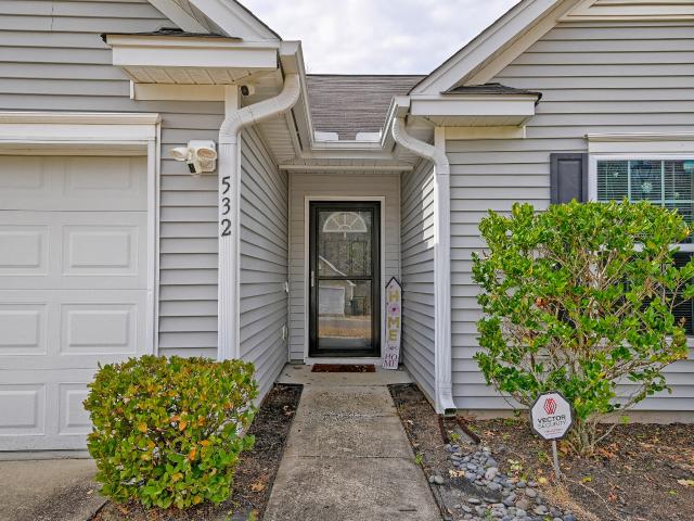 532 English Oak Cir, Moncks Corner, SC 29461 | MLS #26005