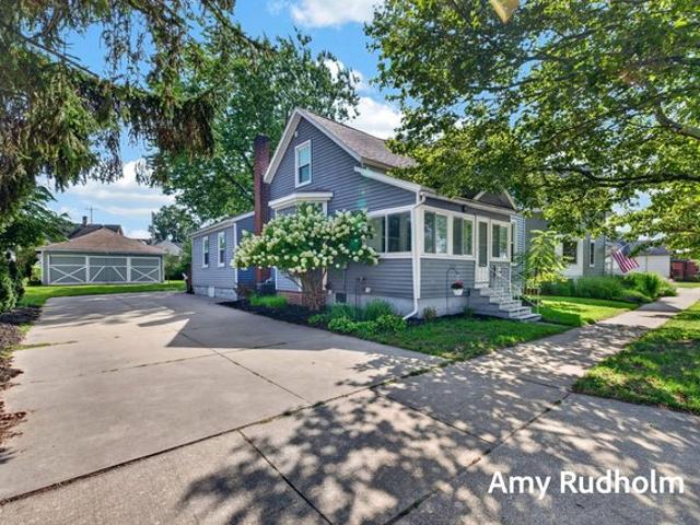 532 Jackson Ave, Grand Haven, MI 49417