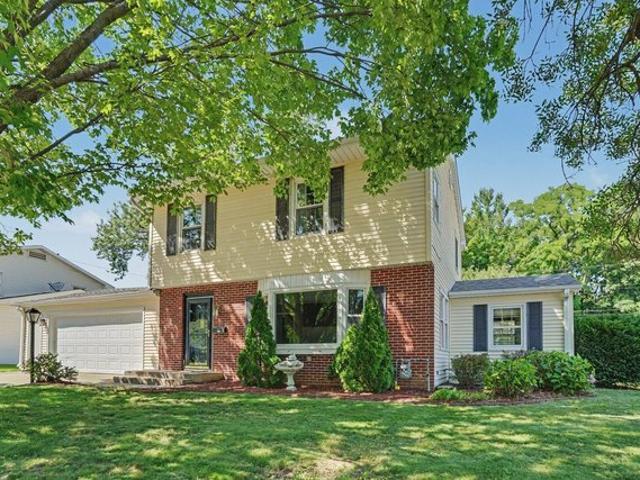 532 Meadowview Dr, Clinton, IA 52732