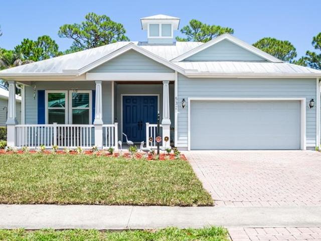 532 NE Canoe Park Cir, Port Saint Lucie, FL 34983