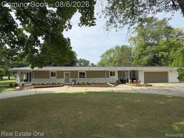 532 Nichols Rd, Auburn Hills, MI 48326