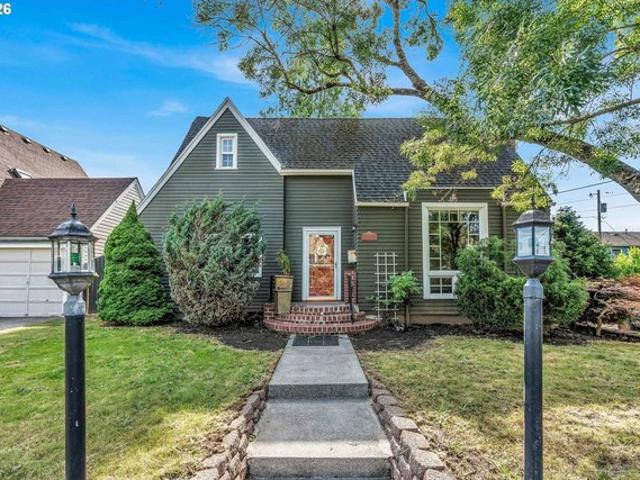 532 SE Peacock Ln, Portland, OR 97214