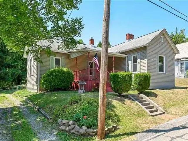532 Pearl Ave, Mars, PA 16046 653445625