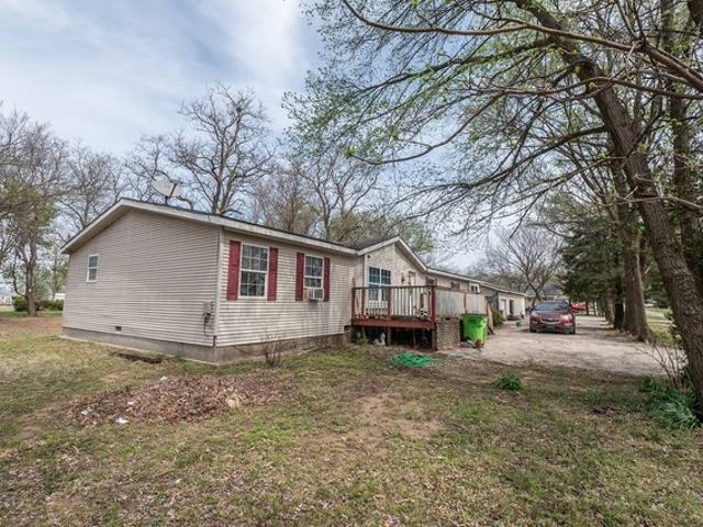 532 W 1st St, Cherryvale, KS 67335