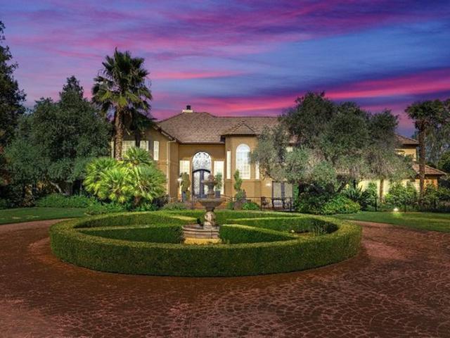 5334 N Marjan Ave, Clovis, CA 93619