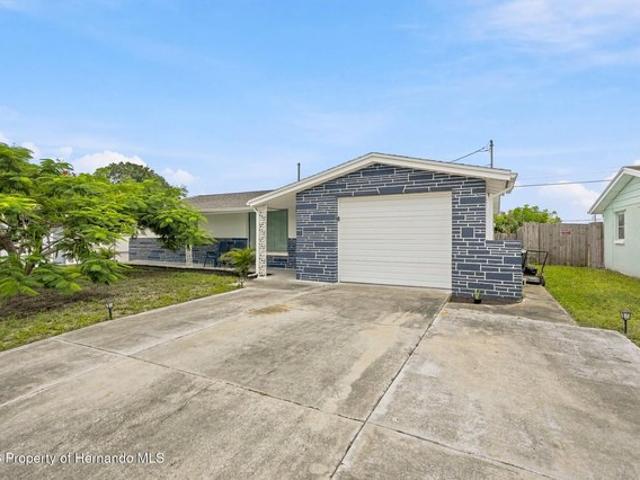 5334 Casino Dr, Holiday, FL 34690