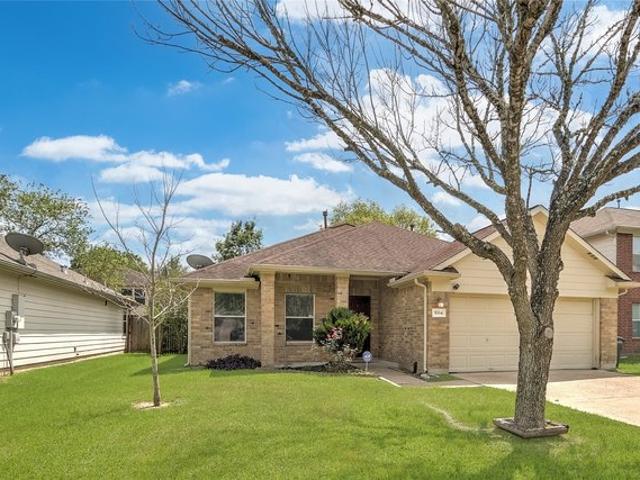 5334 Cinnamon Lake Dr, Baytown, TX 77521