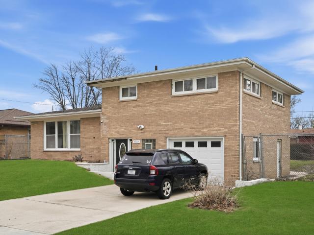 5335 Buchanan St, Merrillville, IN 46410 | MLS #835508 | Compass