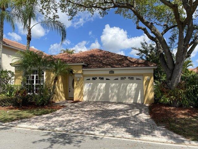 5338 Edenwood Ln, Riviera Beach, FL 33418