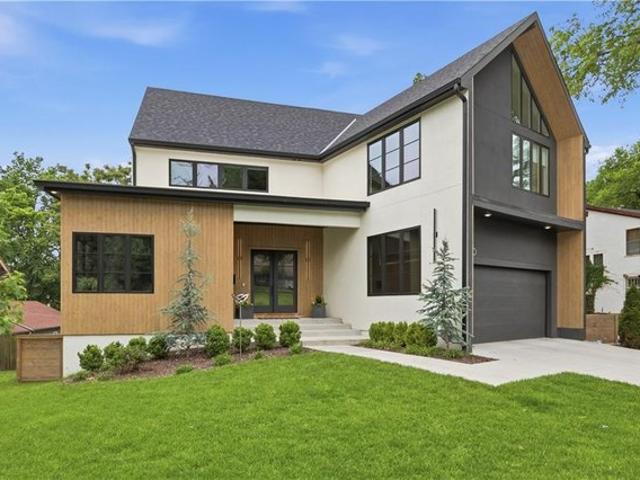 5330 Oak St, Kansas City, MO 64112